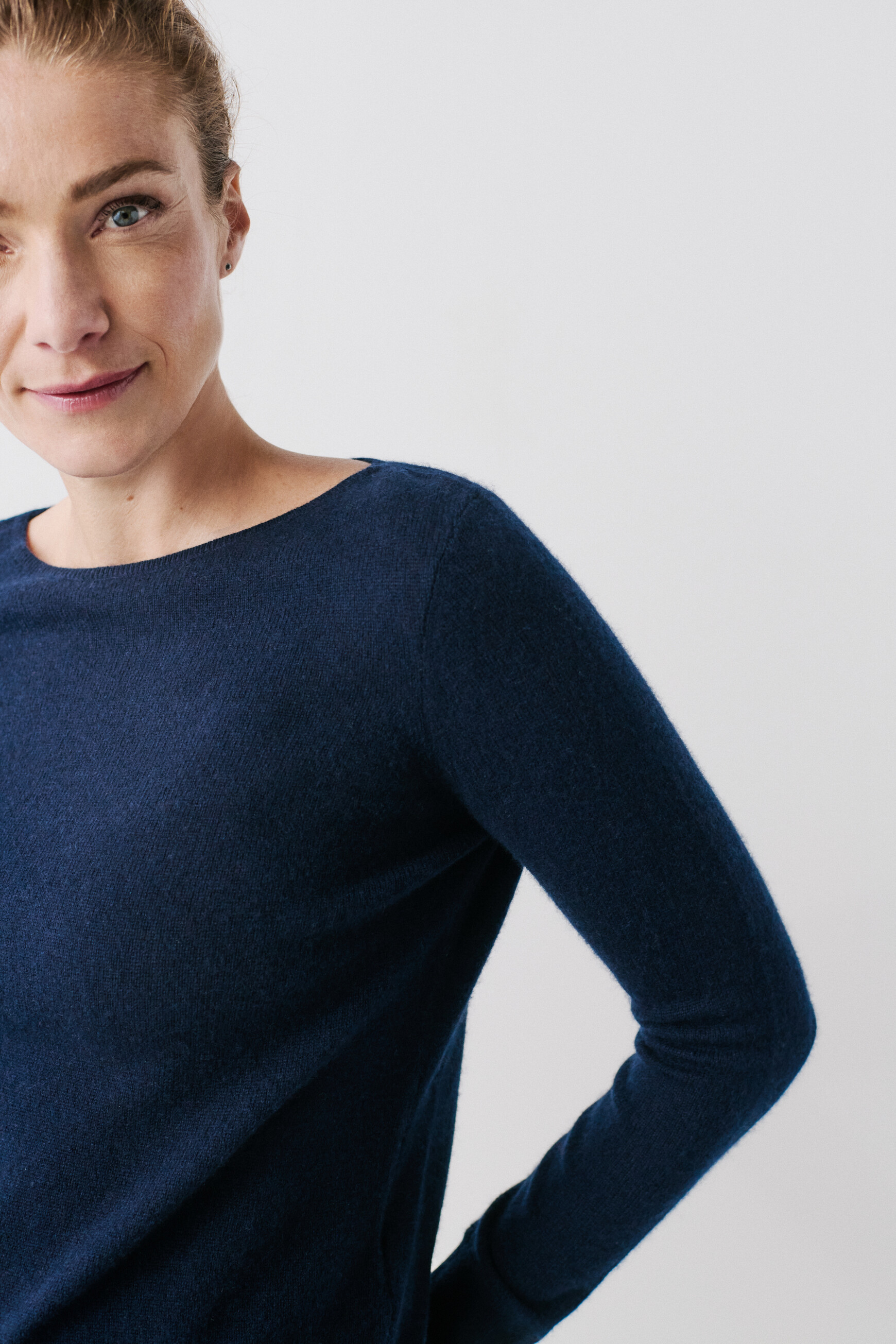 Pull mzoan 100% cachemire bleu marine femme