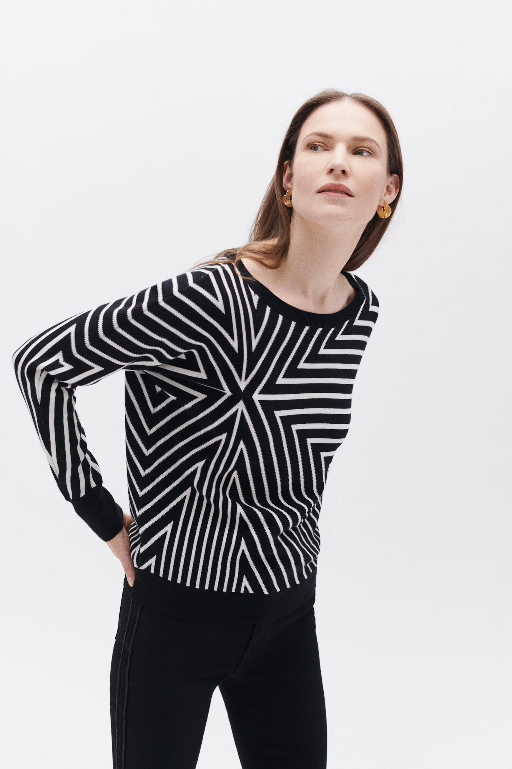 Malone sweater black woman