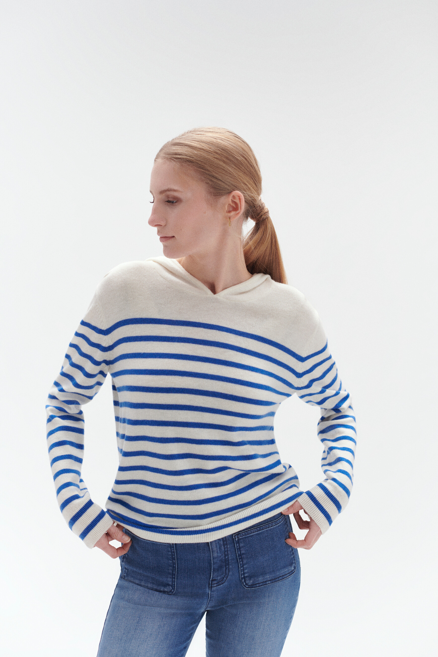 pull capuche leana bleu electrique femme | Caroll