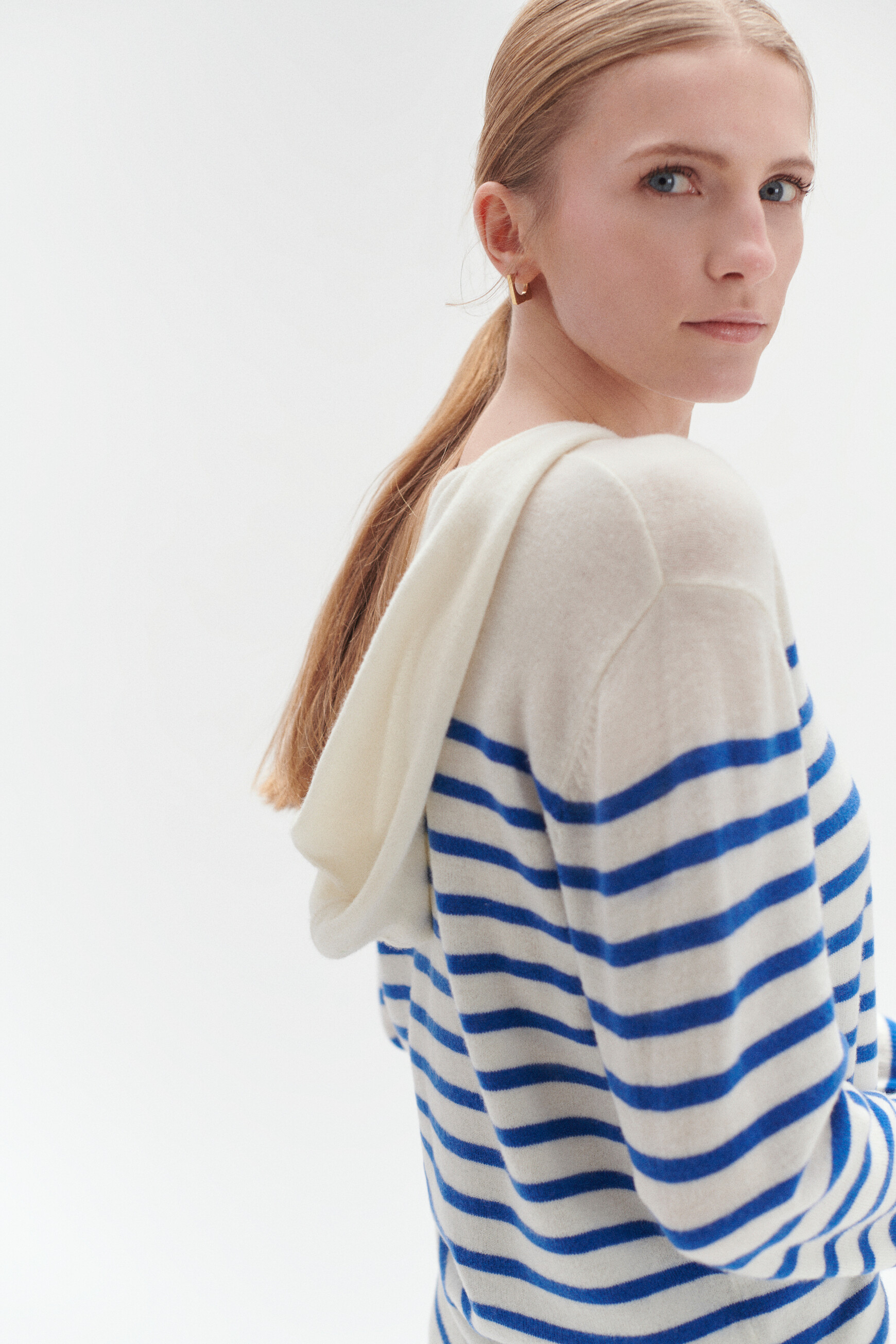 pull capuche leana bleu electrique femme | Caroll